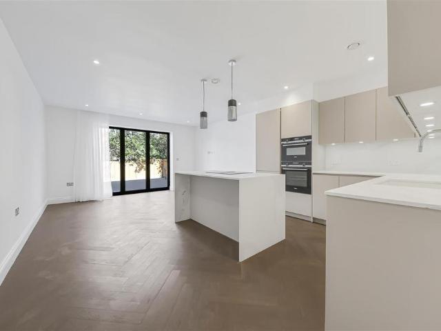 BEECHCROFT AVENUE, GOLDERS GREEN, NW11 2 bed apartment to rent £3,792 pcm £875 pw