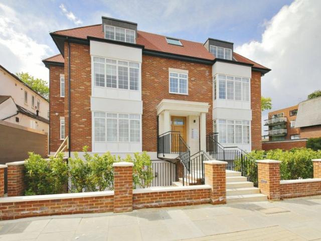Beechcroft Avenue, Golders Green NW11, 2 bed flat to rent, £3,650 pcm | PrimeLocation