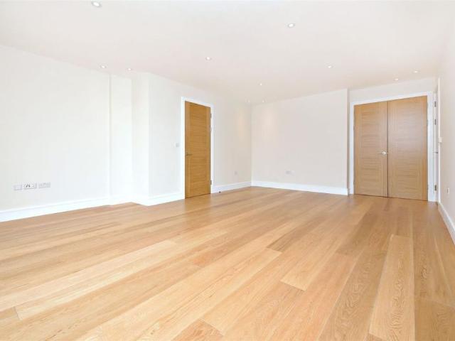 Beechcroft Avenue, Golders Green, London, NW11