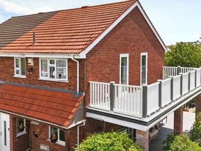 Beechcroft Avenue, Linford, 3 Bedroom Semi detached