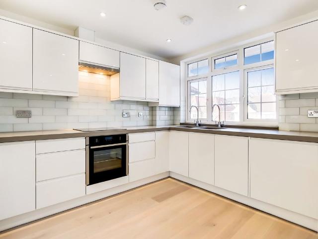 Beechcroft Avenue, London NW11, 3 bed flat to rent, £3,000 pcm | PrimeLocation