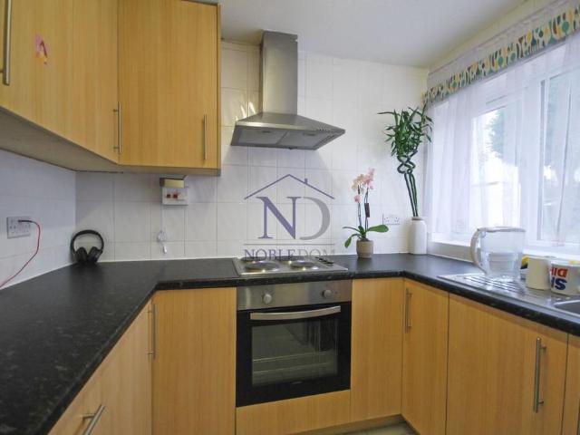 Beechcroft Close, Hounslow, TW5 3 bed end of terrace house to rent £2,100 pcm £485 pw
