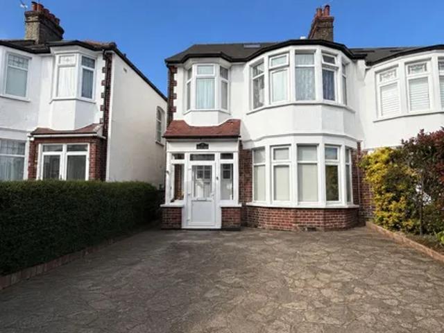 Beechdale, London, N21 3QE, United Kingdom | 3 bed apartment for rent #166855255 | Rentberry