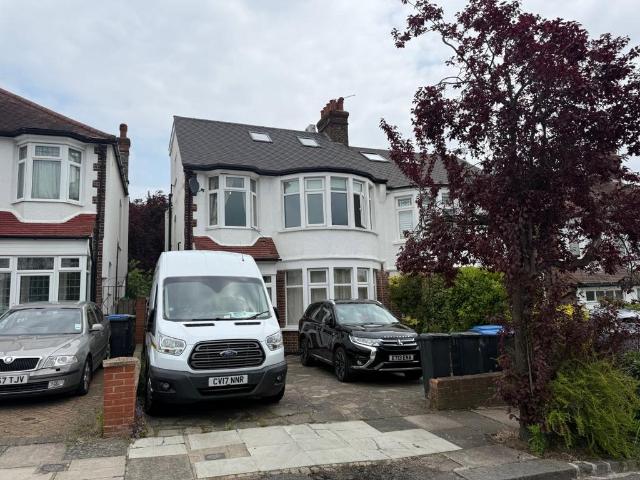 Beechdale, Winchmore Hill 4 bed flat to rent £2,595 pcm £599 pw