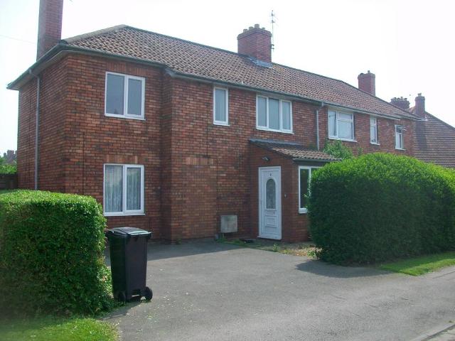 Beechen Drive 4 bed terraced house to rent £2,400 pcm £554 pw