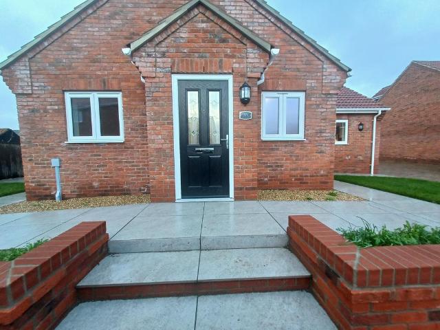 Beeches Rd, West row, IP28 3 bed detached house to rent £1,850 pcm £427 pw