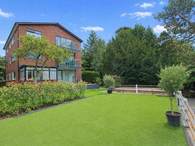 Beechfield Road, Alderley Edge 2 bed apartment to rent £1,650 pcm £381 pw