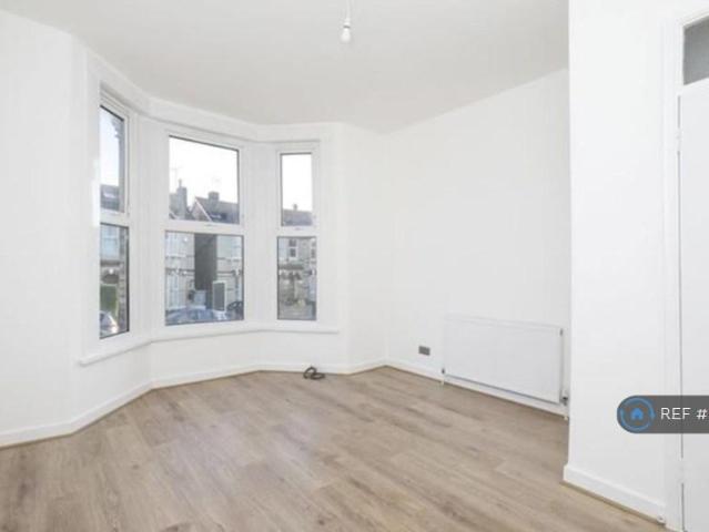 Beechfield Road, London, SE6 1 bed flat to rent £1,550 pcm £358 pw