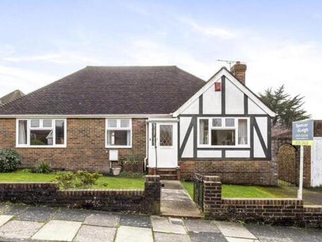 Beechwood Close, Surrenden, 3 Bedroom Detached