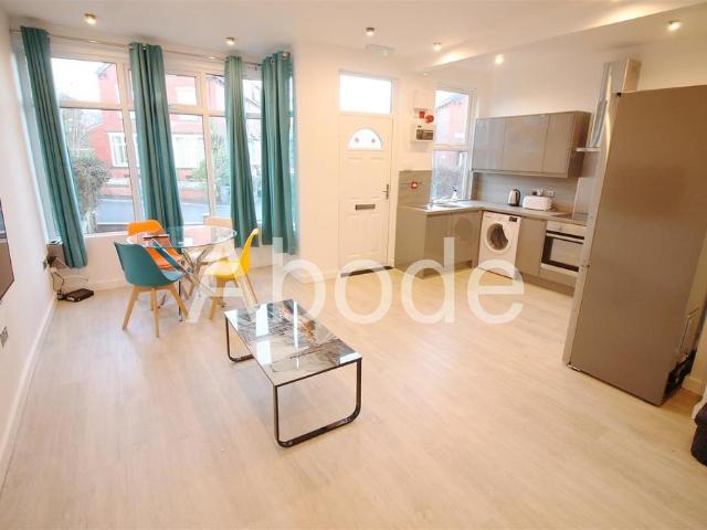 Beechwood Crescent, Burley, Leeds 4 bed house to rent £1,976 pcm £456 pw
