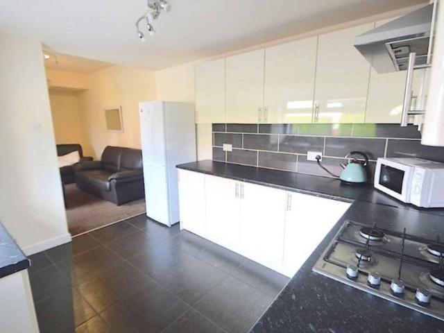 Beechwood Crescent, Burley LS4 4 bed terraced house to rent £1,820 pcm £420 pw