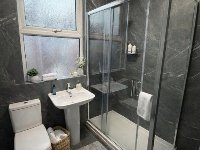 Beechwood Crescent, Leeds LS4, 3 bed shared accommodation to rent, £563 pppm | PrimeLocation