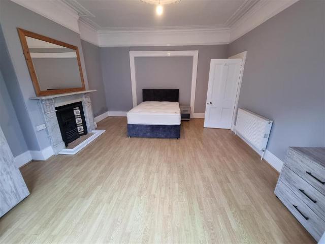 Beechwood Avenue, Plymouth PL4 6 bed house to rent £3,822 pcm £882 pw
