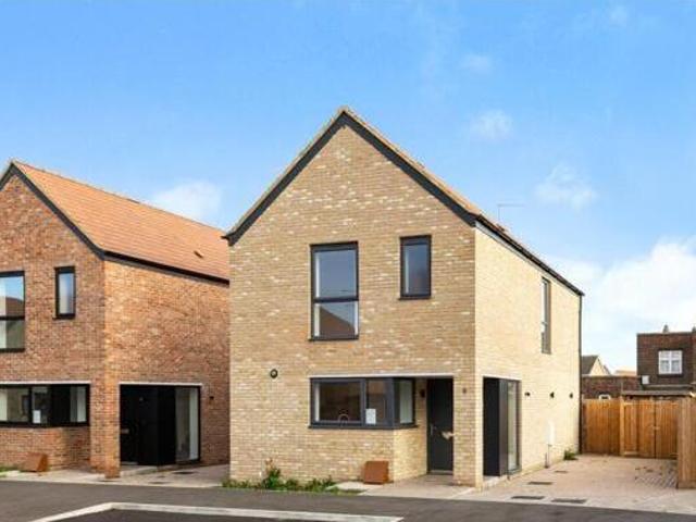 Beechwood, Basildon, 3 Bedroom Detached
