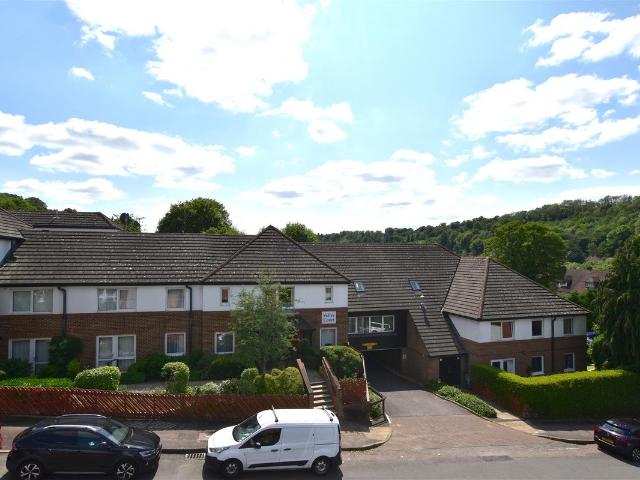 Beechwood Gardens, Caterham CR3, 2 bed flat to rent, £1,350 pcm | PrimeLocation