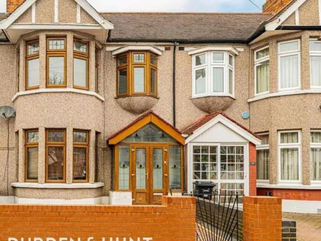 Beechwood Gardens, London, IG5 0AG, United Kingdom | 3 bed townhouse for rent #137932891 | Rentberry