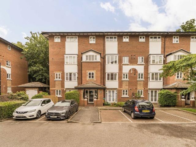 Beechwood Grove, Acton W3, 2 bed flat to rent, £2,301 pcm | PrimeLocation