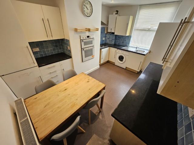 Beechwood Grove, Burley, LEEDS, LS4 2LT 4 bed terraced house to rent £1,473 pcm £340 pw