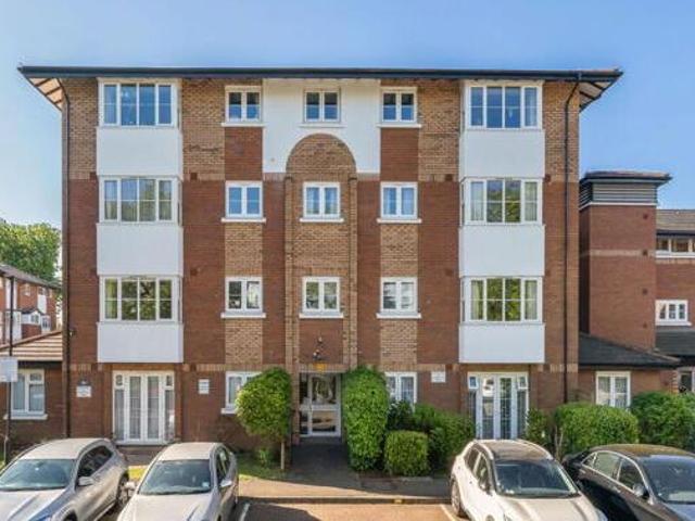 Beechwood Grove, London, 2 Bedroom Flat