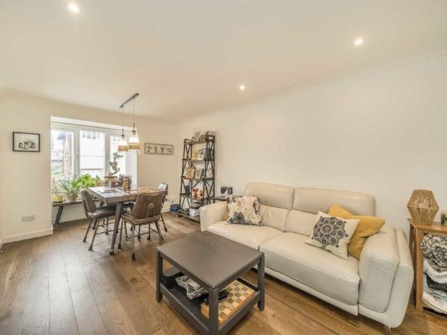 Beechwood Grove, W3, London