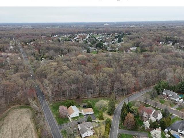 Beechwood Dr, Robbinsville, NJ 08691