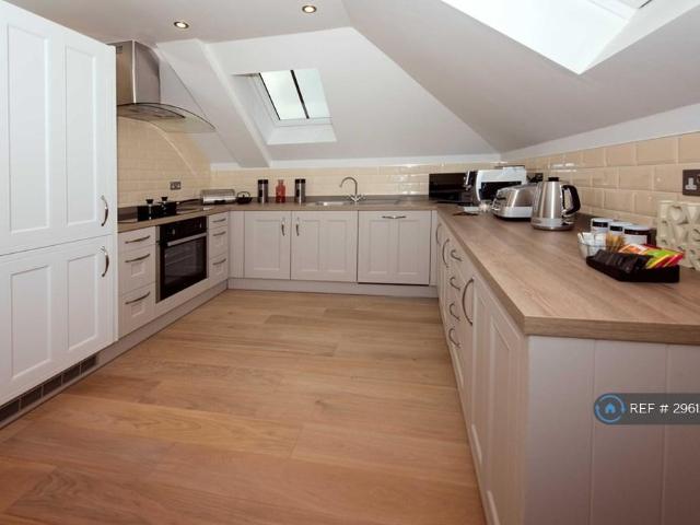 Beechwood House, Headington, Oxford, OX3 2 bed flat to rent £1,990 pcm £459 pw