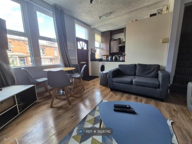 Beechwood Mount, Leeds LS4, Room to rent, £485 pcm | PrimeLocation