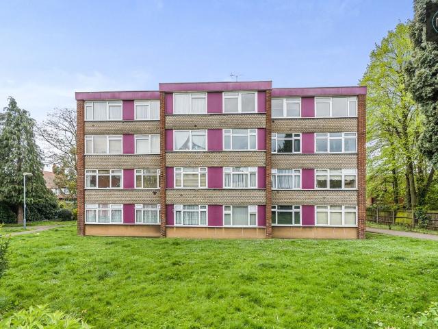 Beechwood Park, South Woodford, London E18, 2 bed flat to rent, £1,800 pcm | PrimeLocation