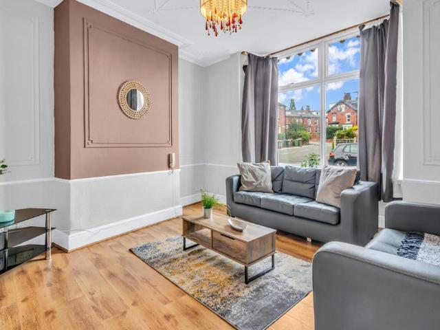 Beechwood Road, Leeds 4 bed house to rent £1,889 pcm £436 pw