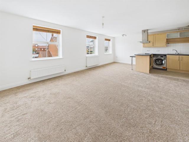 Beechwood Road, Nuneaton CV10, 2 bed flat to rent, £975 pcm | PrimeLocation