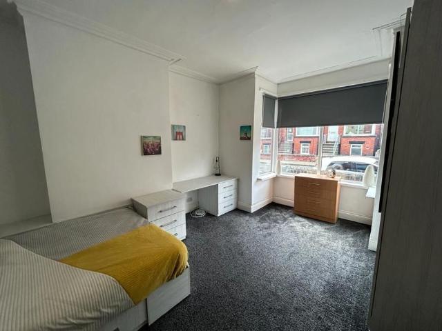 Beechwood View, Burley, Leeds LS4, Room to rent, £550 pcm | PrimeLocation
