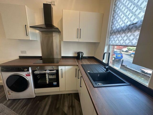 Beechwood View, Burley, Leeds LS4, 4 bed terraced house to rent, £581 pppm | PrimeLocation