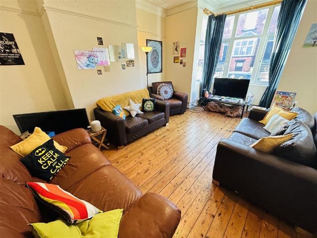 Beechwood View,Burley Park, Leeds. 4 bed terraced house to rent £2,236 pcm £516 pw