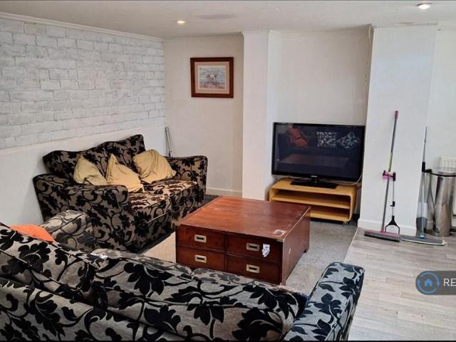 Beechwood View, Leeds, LS4 3 bed terraced house to rent £1,347 pcm £311 pw
