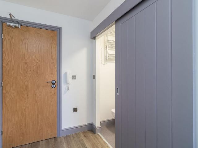 Beecroft Court, Cannock WS11, Room to rent, £600 pcm | PrimeLocation