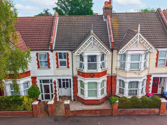 Beedell Avenue, Westcliff On Sea SS0, 2 bed flat to rent, £1,390 pcm | PrimeLocation