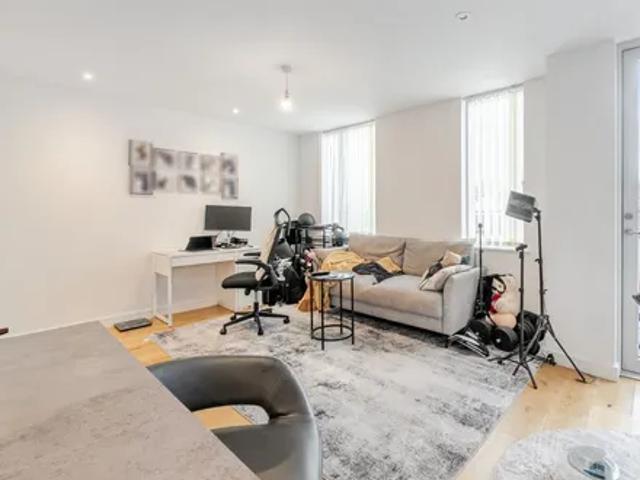 Beehive Bridge, London, CR4 2QD, United Kingdom | 1 bed apartment for rent #167885089 | Rentberry