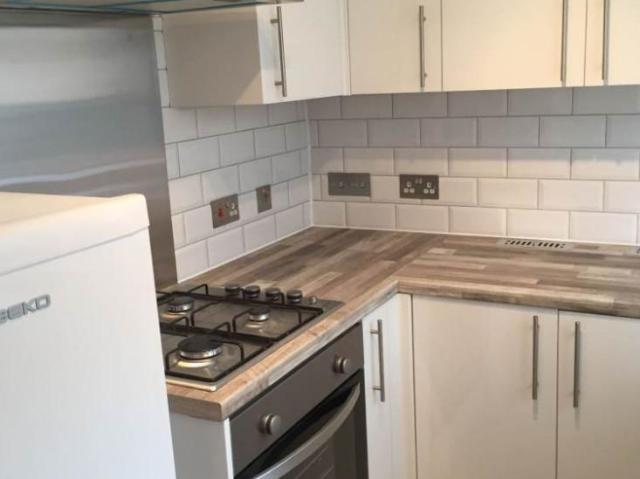 Beehive Court, Ilford, Ilford, Essex. 1 bed flat to rent £1,380 pcm £318 pw