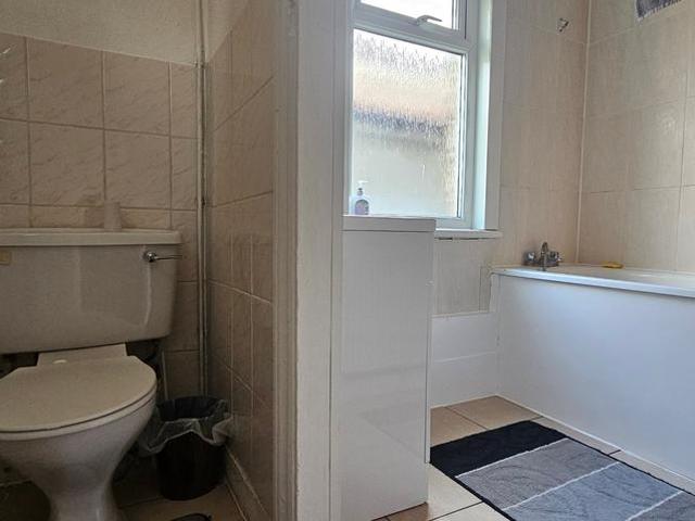 Beehive Lane, Ilford, IG1 2 bed maisonette to rent £1,750 pcm £404 pw