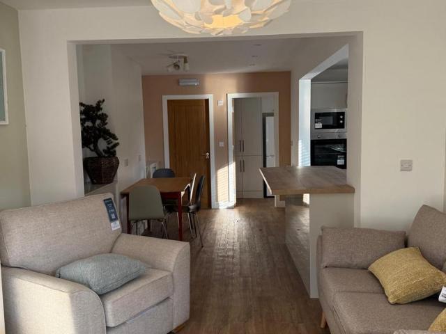 Beeston, Nottingham NG9 5 bed semi detached house to rent £3,467 pcm £800 pw