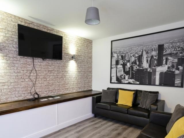 Beeston, Nottingham NG9 7 bed detached house to rent £3,033 pcm £700 pw