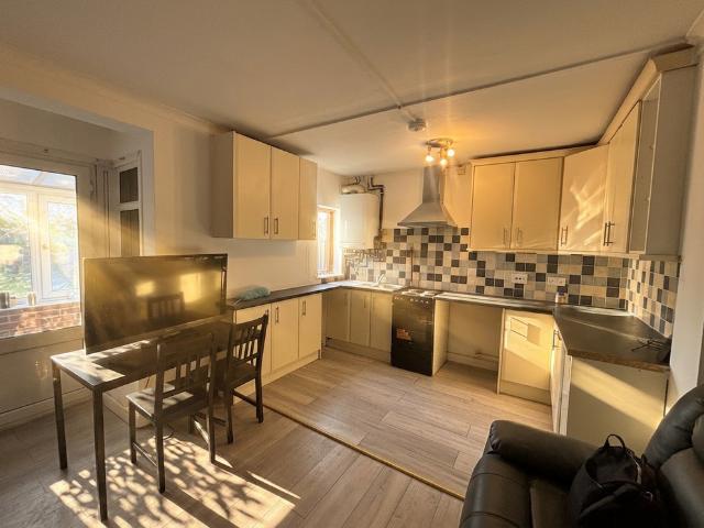 Beeston Road 4 bed, Dunkirk NG7 4 bed house to rent £2,034 pcm £469 pw