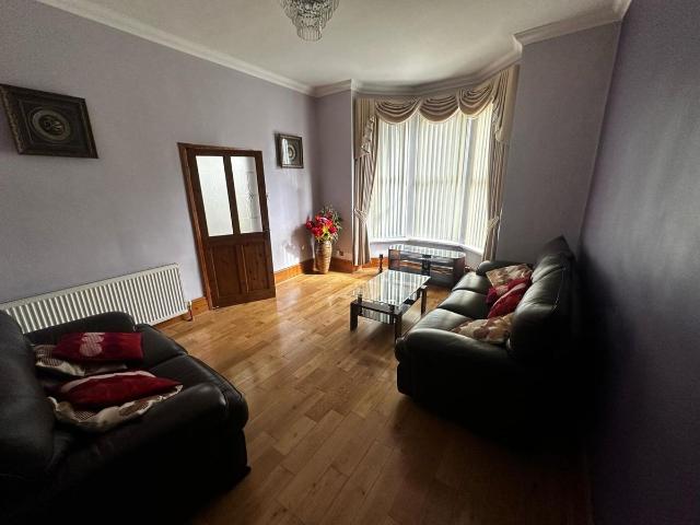 Beeston Road, Beeston, Leeds LS11, 5 bed terraced house to rent, £1,600 pcm | PrimeLocation