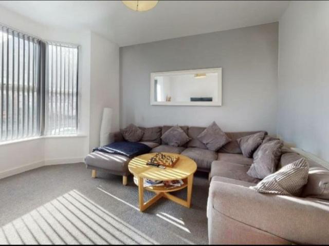 Beeston Road, Dunkirk NG7 6 bed house to rent £3,650 pcm £842 pw