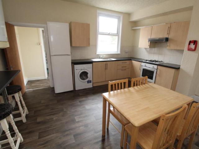 Beeston Road, Nottingham NG7 4 bed terraced house to rent £1,215 pcm £280 pw