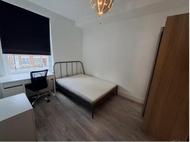 Beeston Road, Nottingham NG7 5 bed detached house to rent £2,708 pcm £625 pw