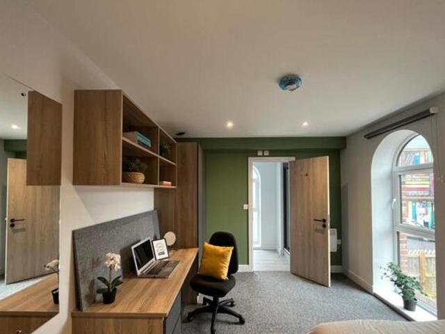 Beeston, Wollaton Road, Nottingham, 8 Bedroom Flat