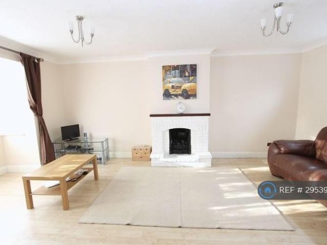 Beggars Roost Lane, Sutton, SM1 3 bed detached house to rent £2,650 pcm £612 pw