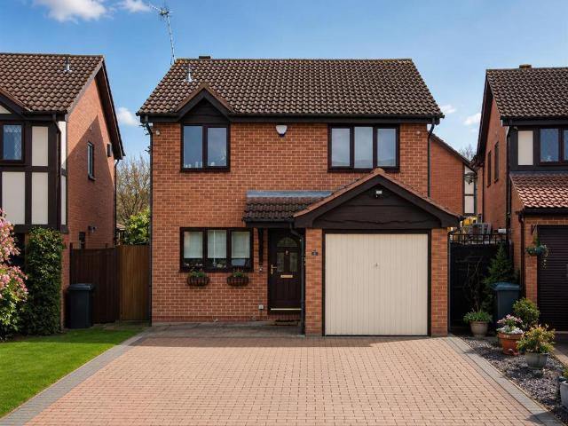 Belton Drive, West Bridgford, Nottingham 3 bed detached house to rent £1,525 pcm £352 pw