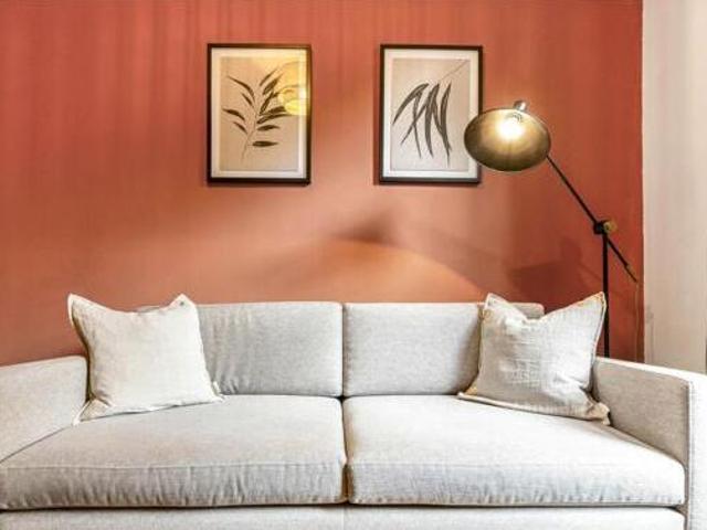 Belton Road, London, 2 Bedroom Apartment